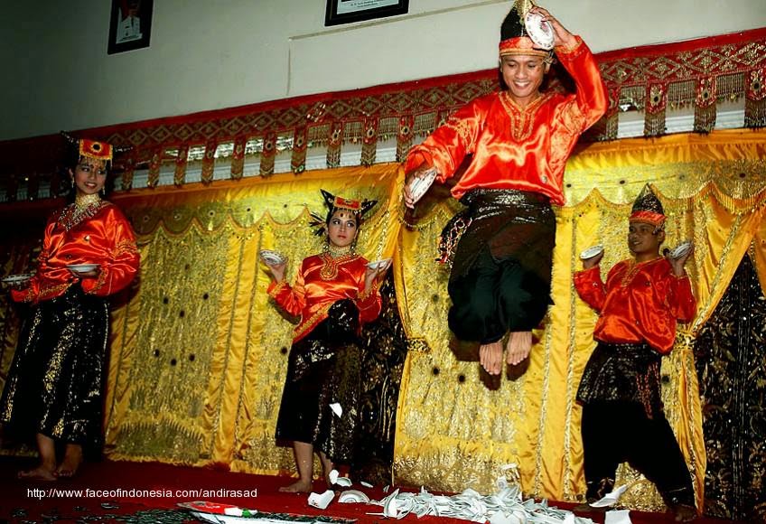 RANAH MINANG: TARI PIRING {DANCE PLATE} minangkabau,sumatera barat ...