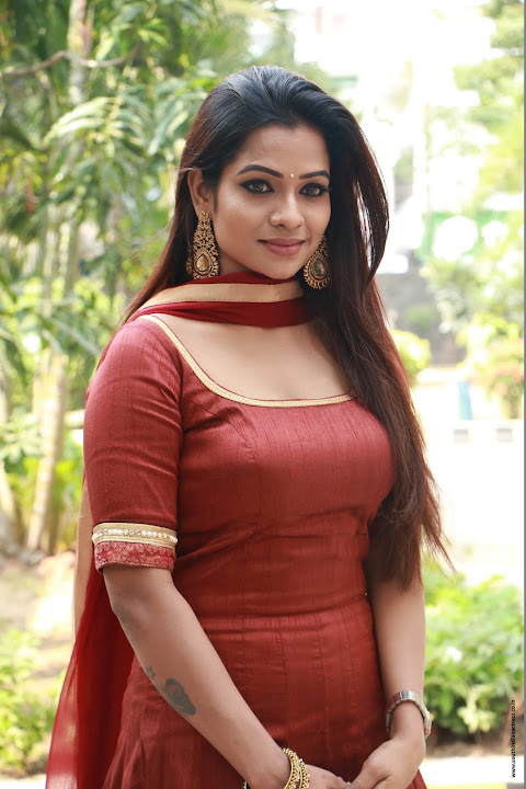 Leesha Eclairs stills at Eedili Tamil Movie pooja - South Indian Actress