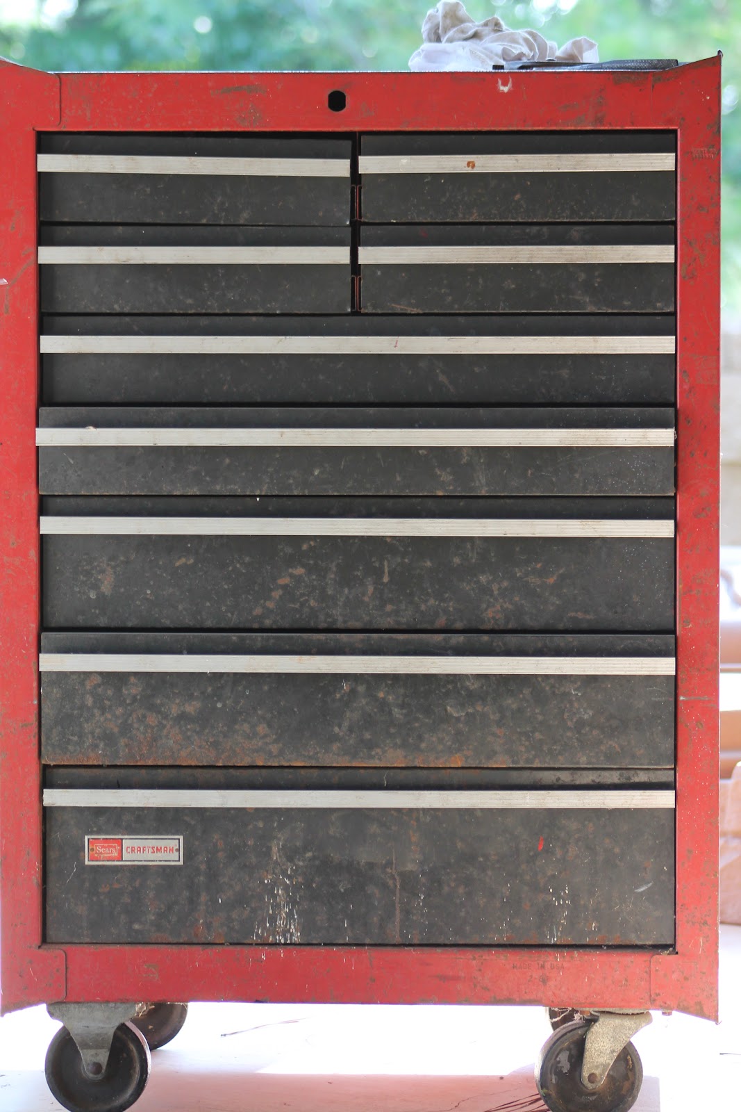 Texas Homemaking: Upcycling in the Garden :: Tool Box Conversion, Part 1