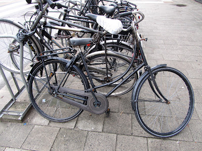 autoliterate: Amsterdam bikes: omafiets & opafiets