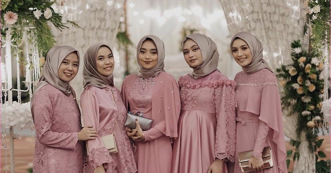33+ Populer Model Gaun Bridesmaid Satin