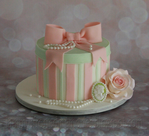 Tammy's Frosted Memories: Hat Box Cake Class