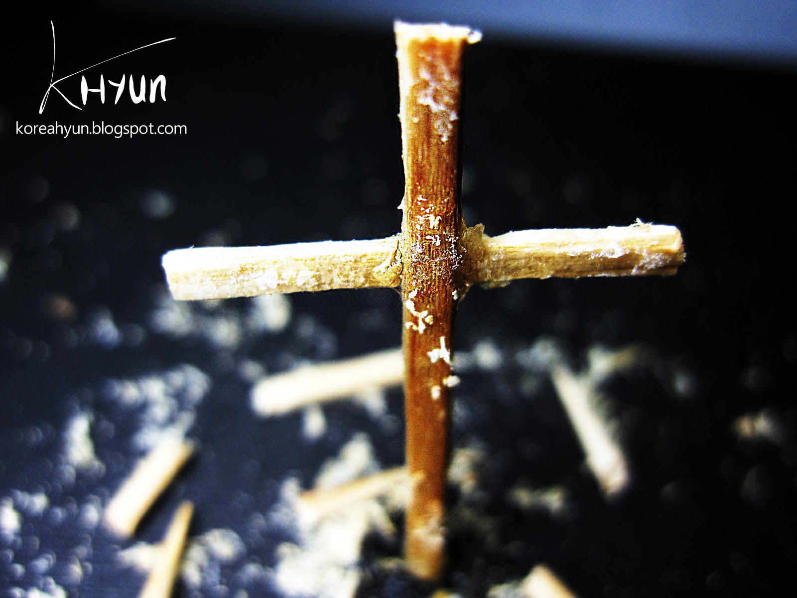 이쑤시개로 십자가 만들기(Make a cross with a toothpick)