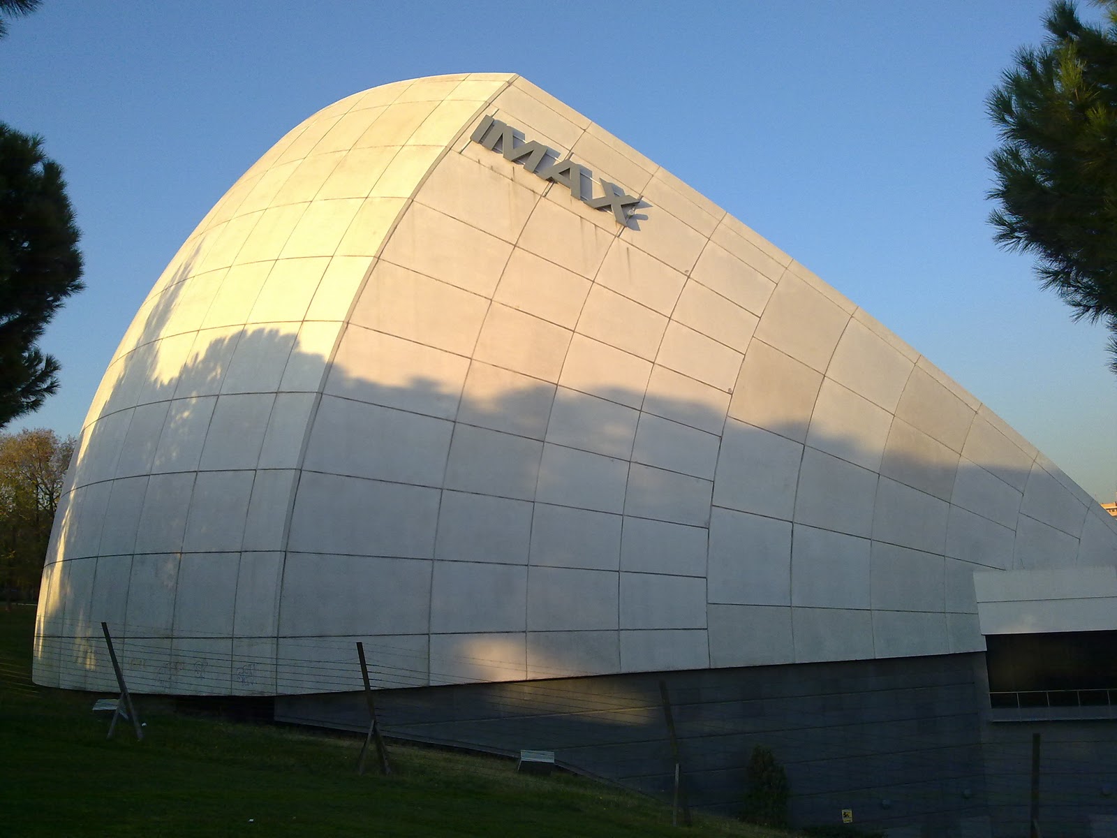 LA PANTALLA MAGICA: LA TECNOLOGIA EN EL CINE - IMAX