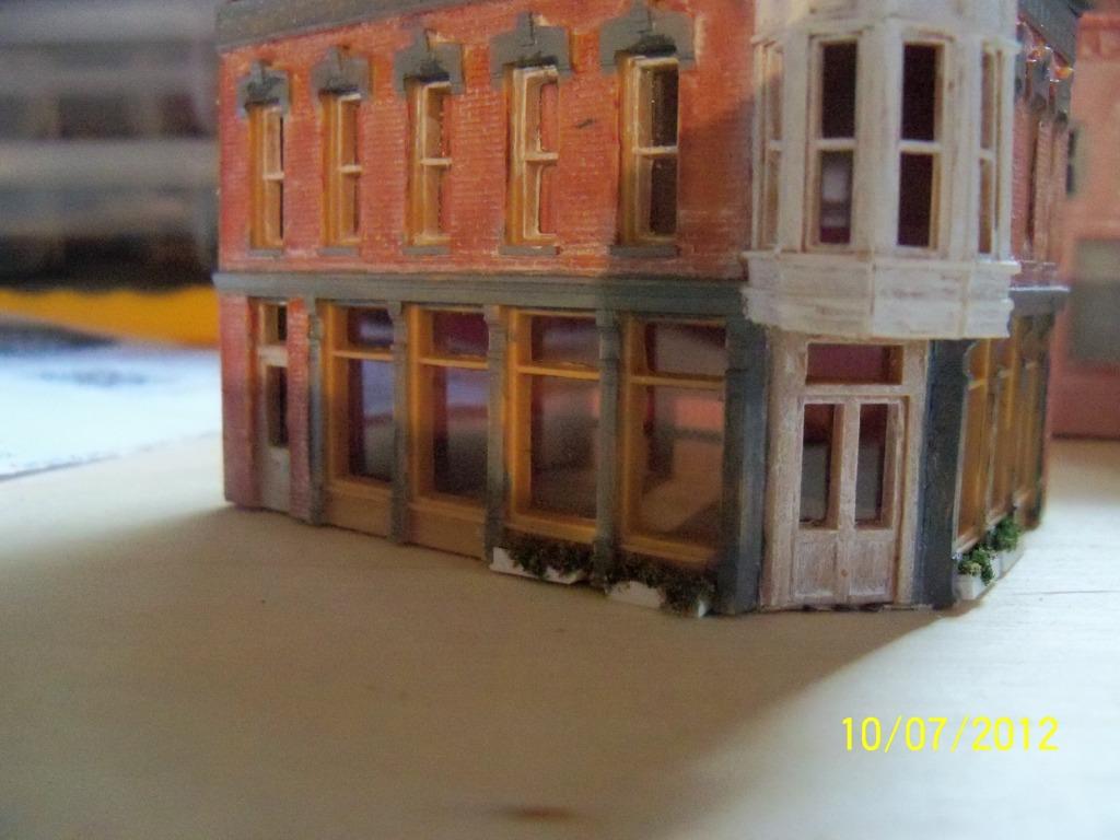 Model Railroad Fan: DPM Corner Turret Building