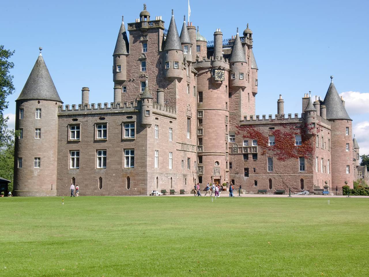FASE DIEZ: El castillo encantado de Glamis, Escocia