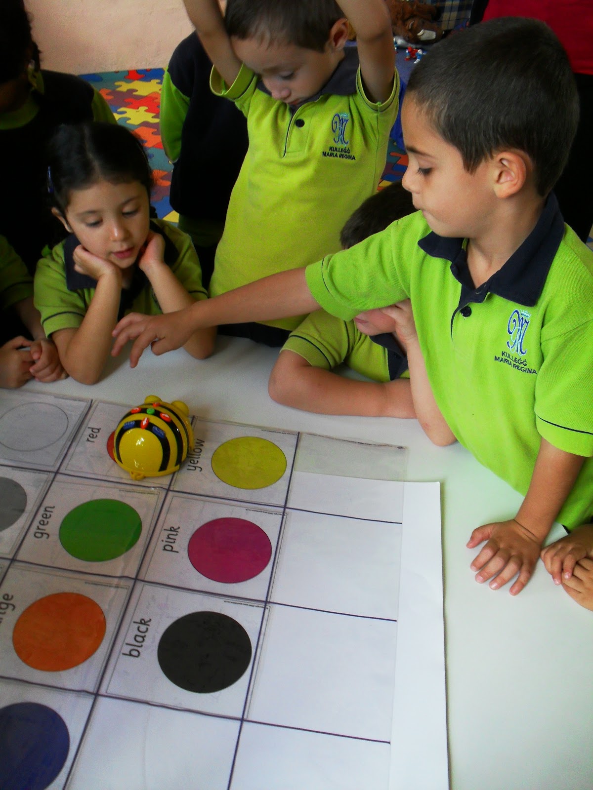 Kindergarten 2.1: A learning experience with Bee-bot, the programmable ...