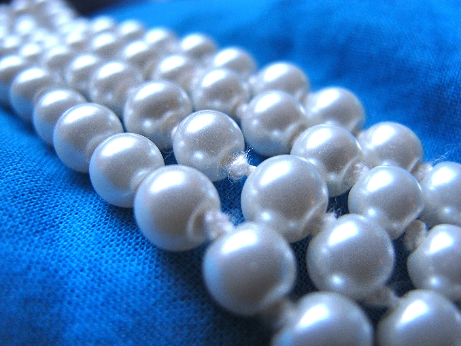 Moois van ' M(i)e': DIY - geknoopte parelketting