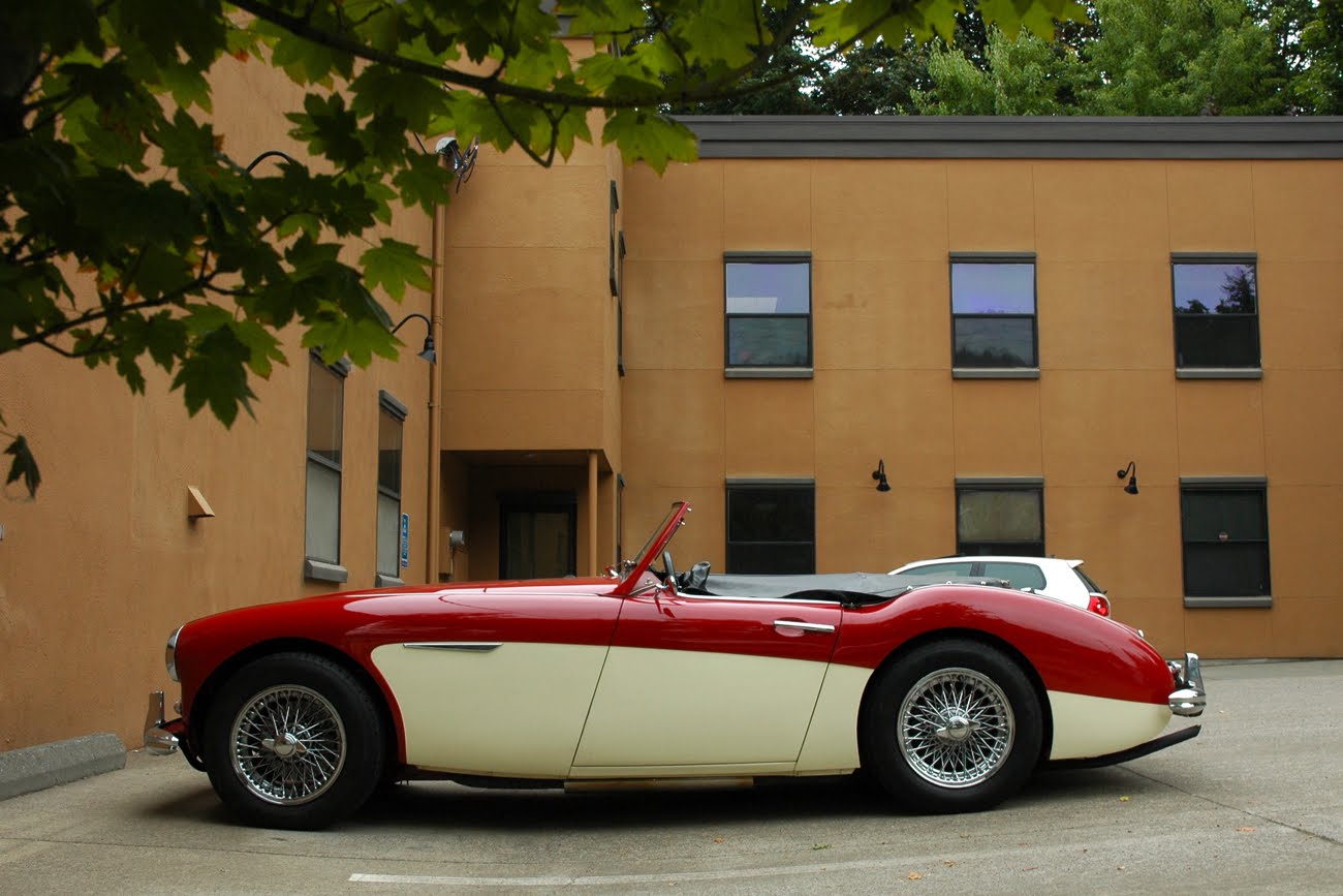 OLD PARKED CARS.: 1960 Austin-Healey 3000.