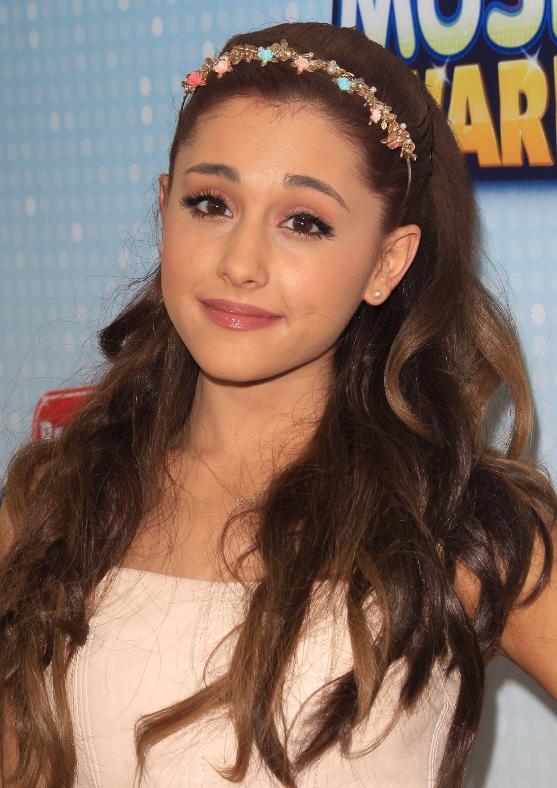 Ariana Granda HD Wallpaper ~ Free Wallpapers Download