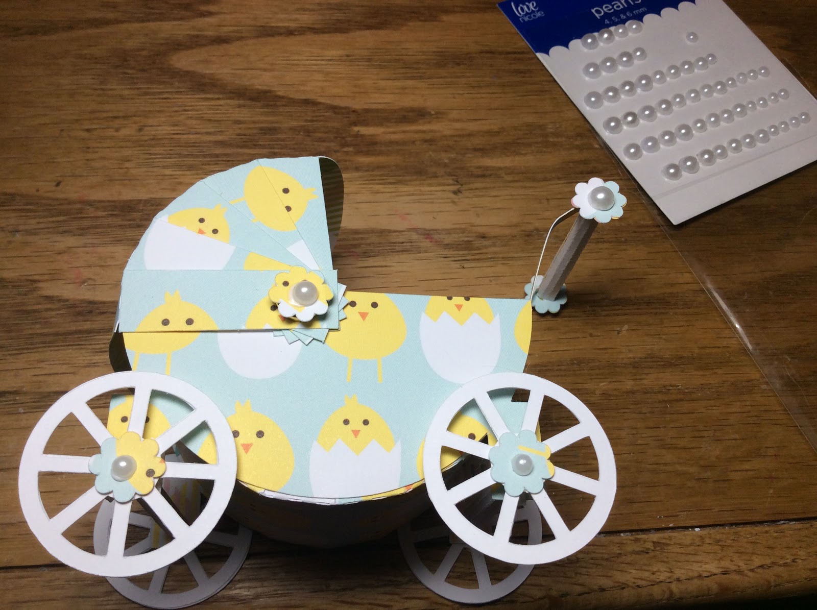 Papercrafts and other fun things: A Paper Baby Carriage For a Baby Shower