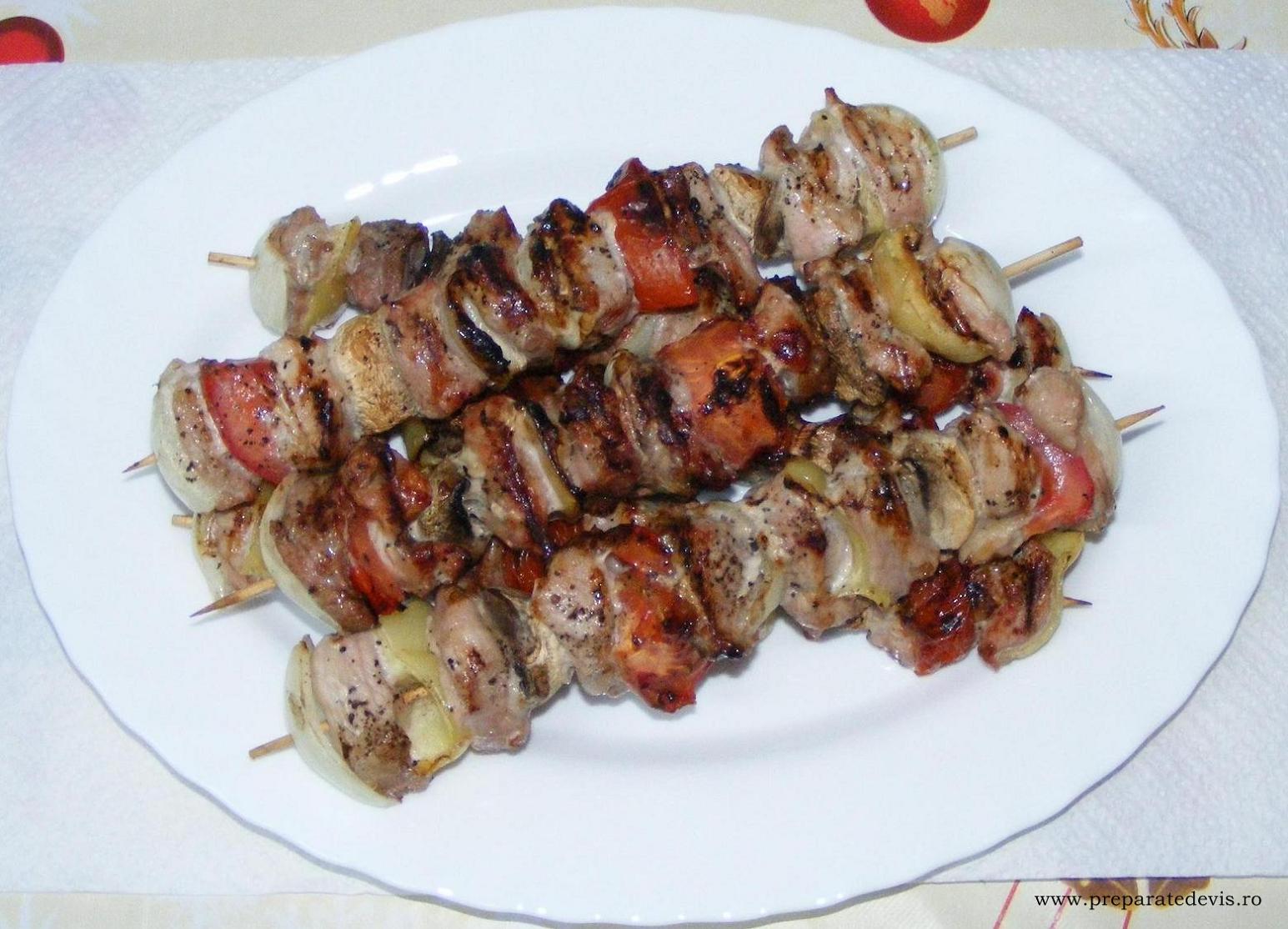 Frigarui de porc cu ciuperci | Preparatedevis.ro