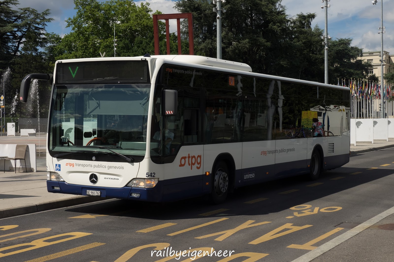 ÖFFENTLICHER VERKEHR: TPG Bus Mercedes Citaro EVOBus O530 542 > Nations