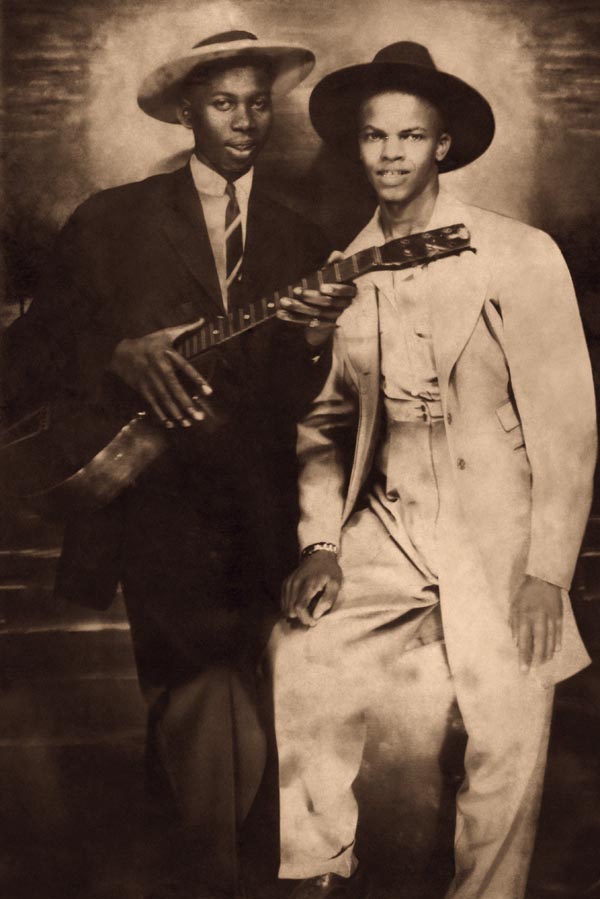 ThisSmallPlanet.com: Robert Johnson: "Lost" Third Photo Emerges