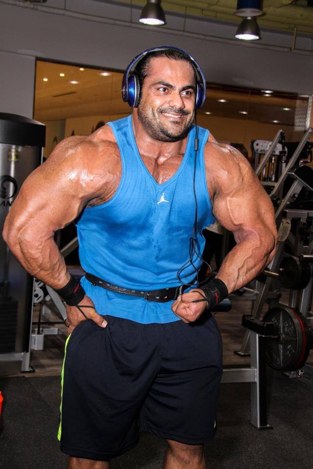 Muscle Lover: Bahraini bodybuilder Raed Fuad "The Punisher"