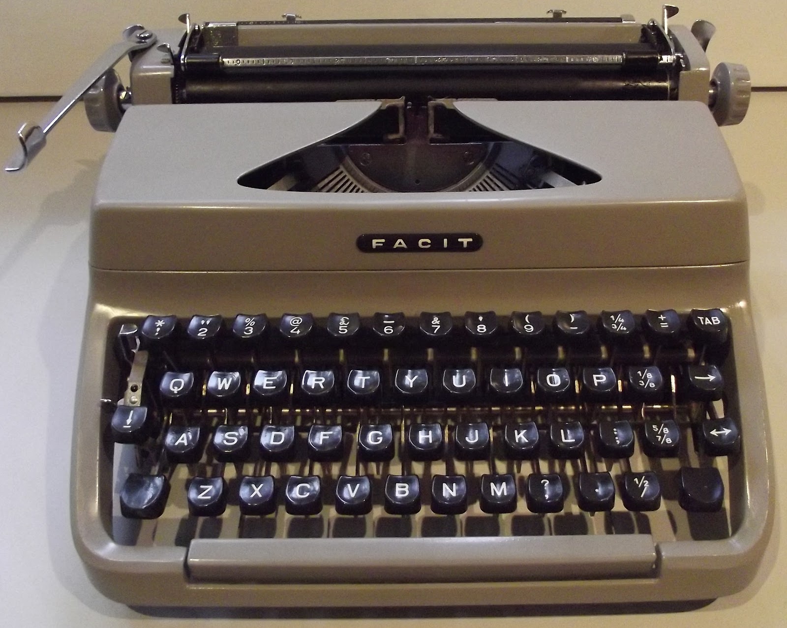 oz.Typewriter: Facit v Facit: The TP1 and TP2 Portable Typewriters