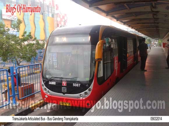 For a Moment Feel TransJakarta Articulated Bus | BlogS of Hariyanto