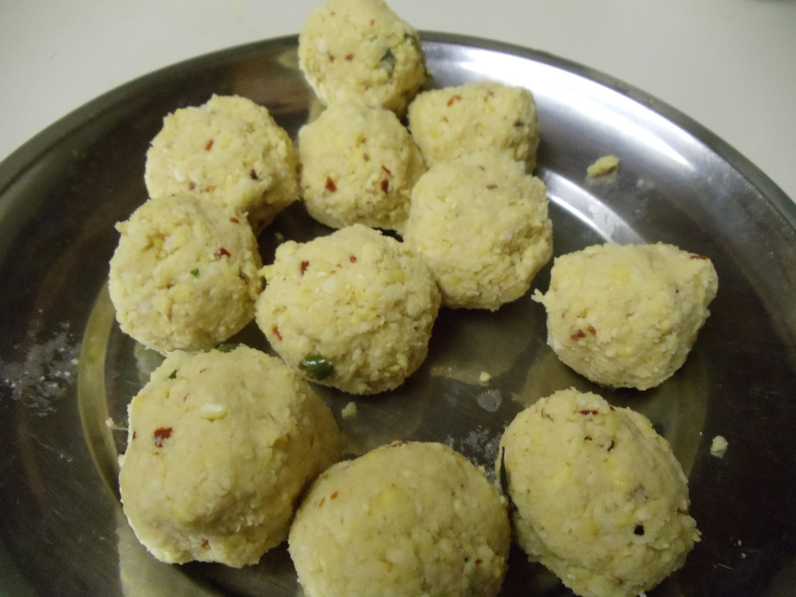 Lakshmi Canteen: Chattambade, Masala Vada (Bengal Gram Fritters)