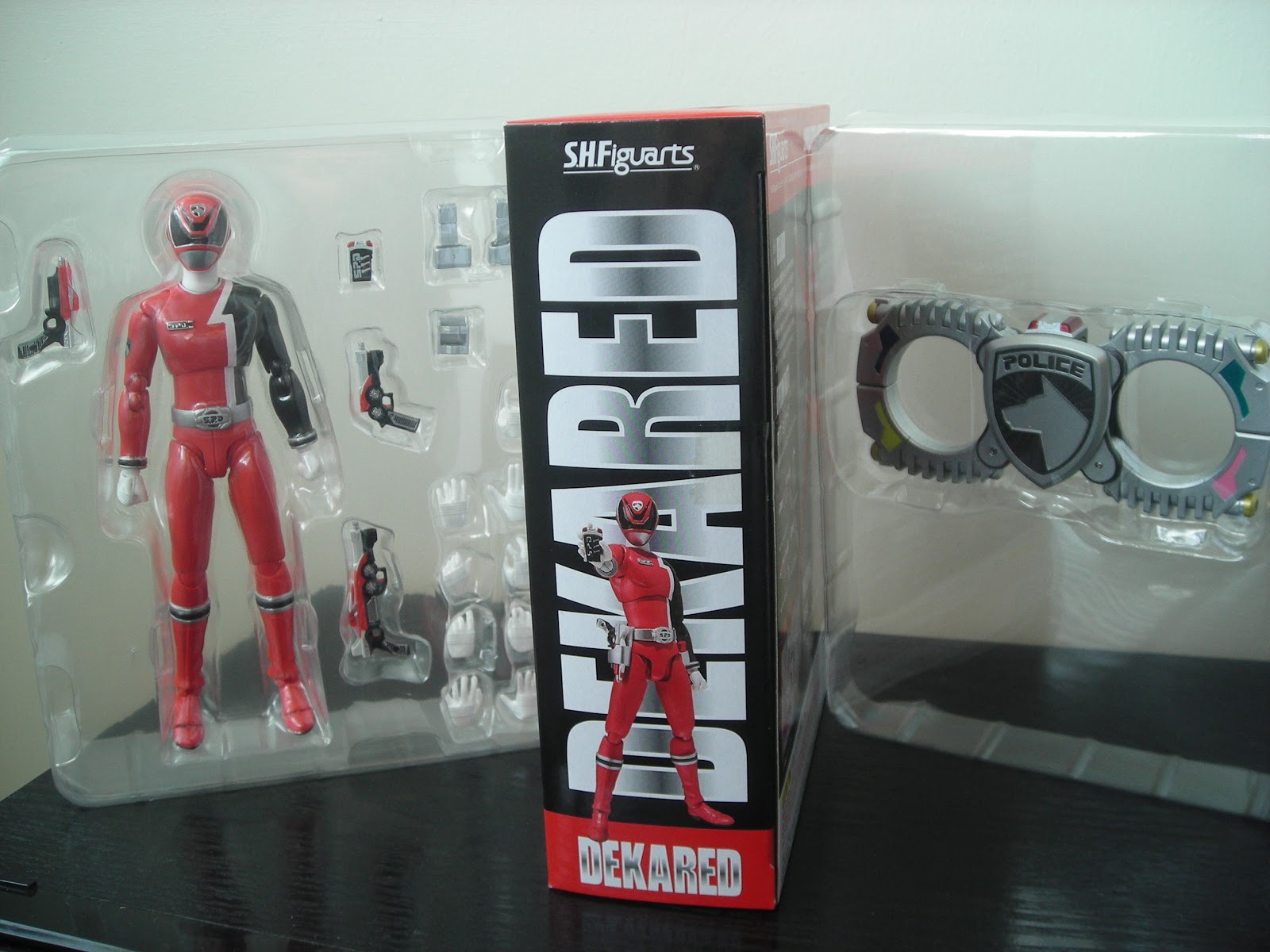 My Shiny Toy Robots: Toybox REVIEW: S.H. Figuarts Deka Red