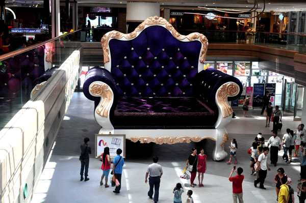 World's biggest sofa in Shanghai - Magazine-Photoshoot - Actress ...