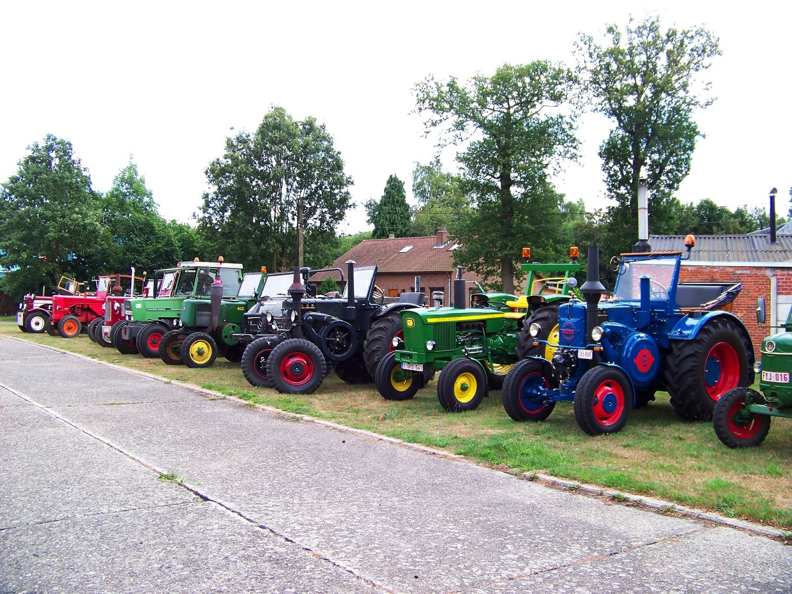 MOTORCYCLE 74: Classic tractors