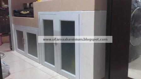 UTAMA ALUMINIUM DAN KACA: Pintu kitchen set aluminium