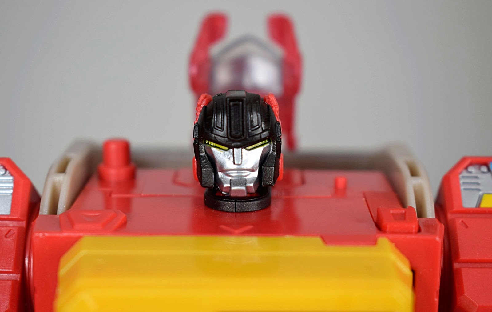 THE LORD OF THE ROBOTS: Twincast & Autobot Blaster - Hasbro Titans ...