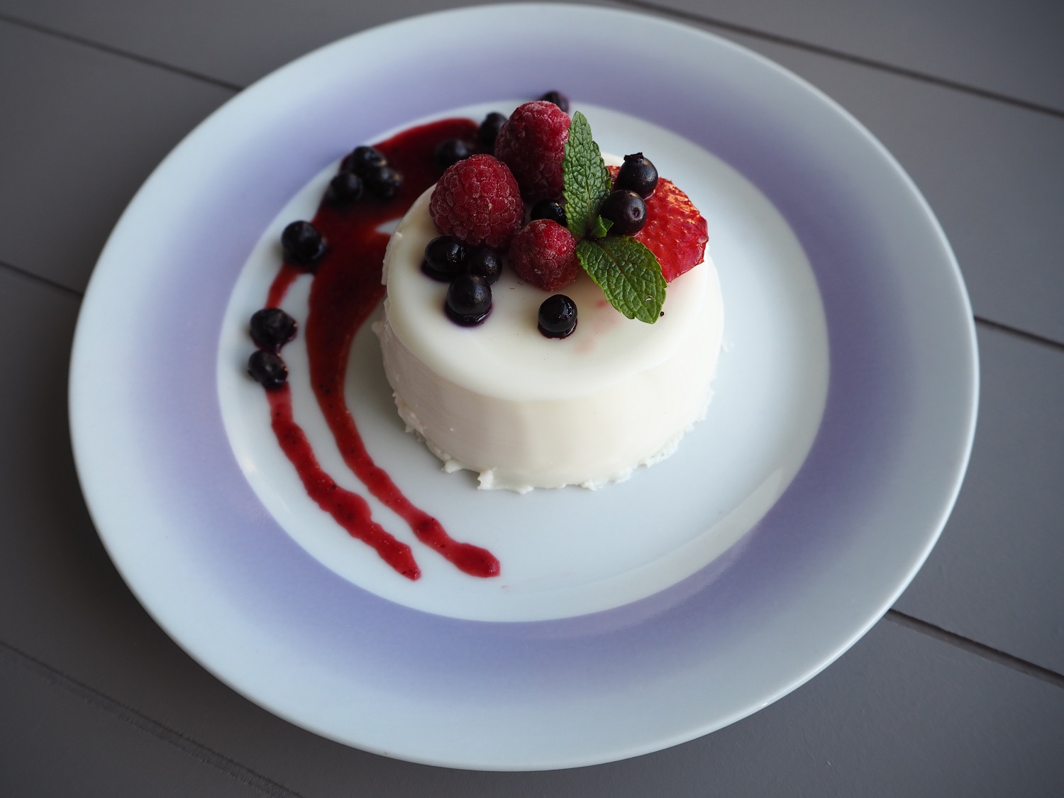 SAVEURS FRANCO-POLONAISES: PANNA COTTA AUX FRUITS ROUGES