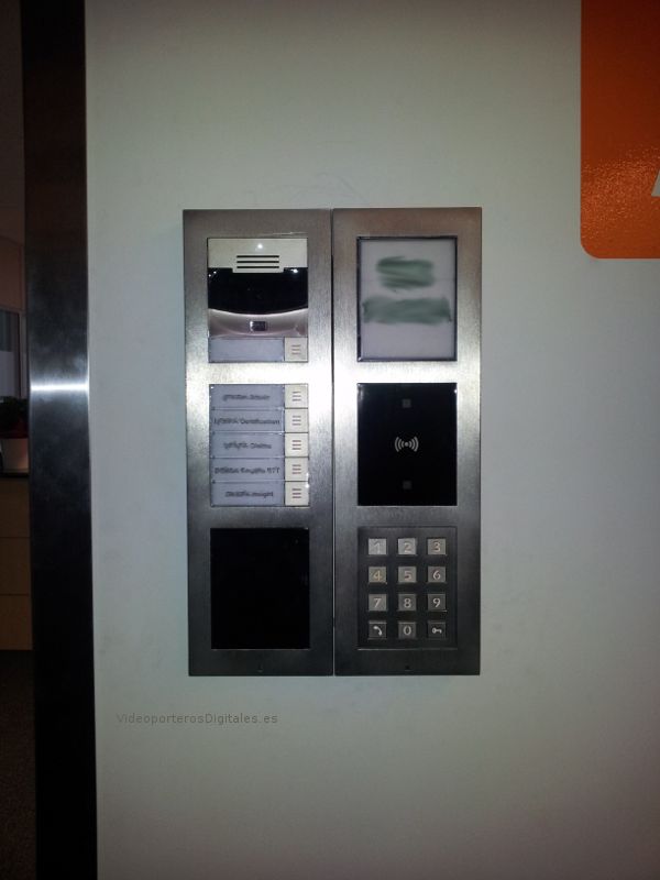 Vídeo-interfono con control de accesos '2N Helios IP Verso ...