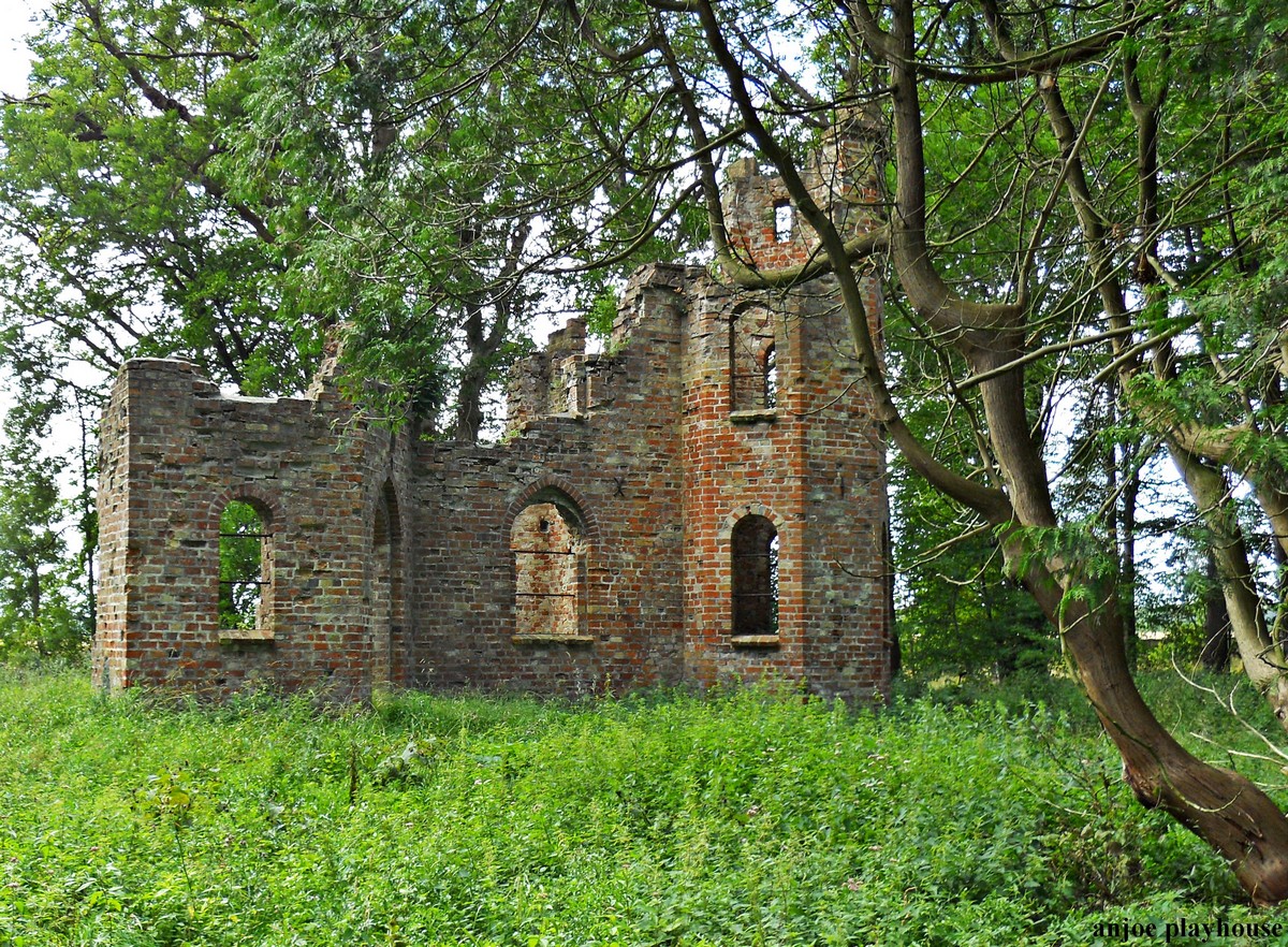 LOLLAND FOTOS: KNUTHENBORG SAFARIPARK