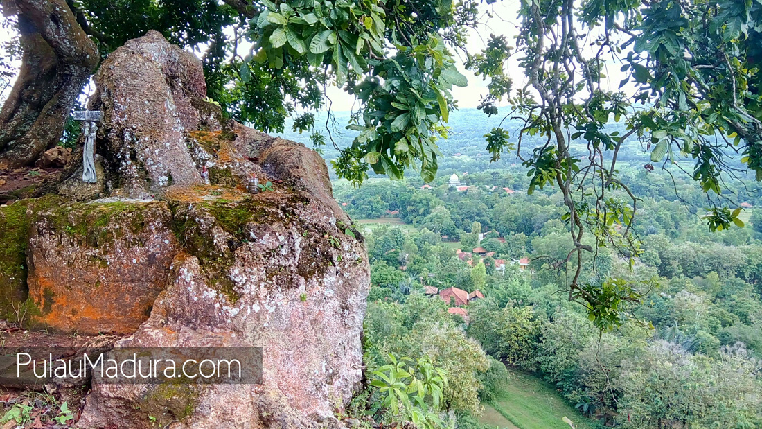 Obyek Wisata Bukit Geger di Kabupaten Bangkalan - Gerbang Pulau Madura