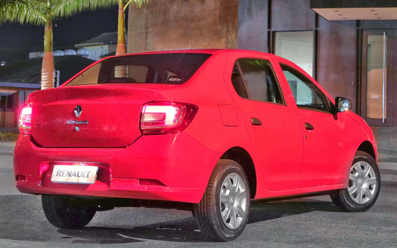 Novo Logan eleito melhor sedã do ano