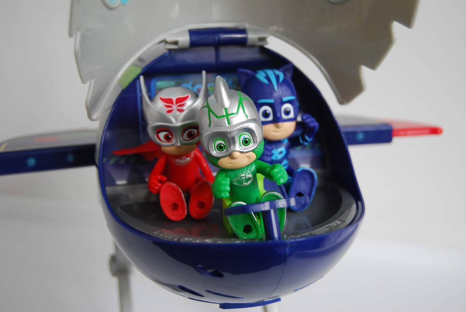 Chic Geek Diary: PJ Masks Super Moon Adventure Toys - Review