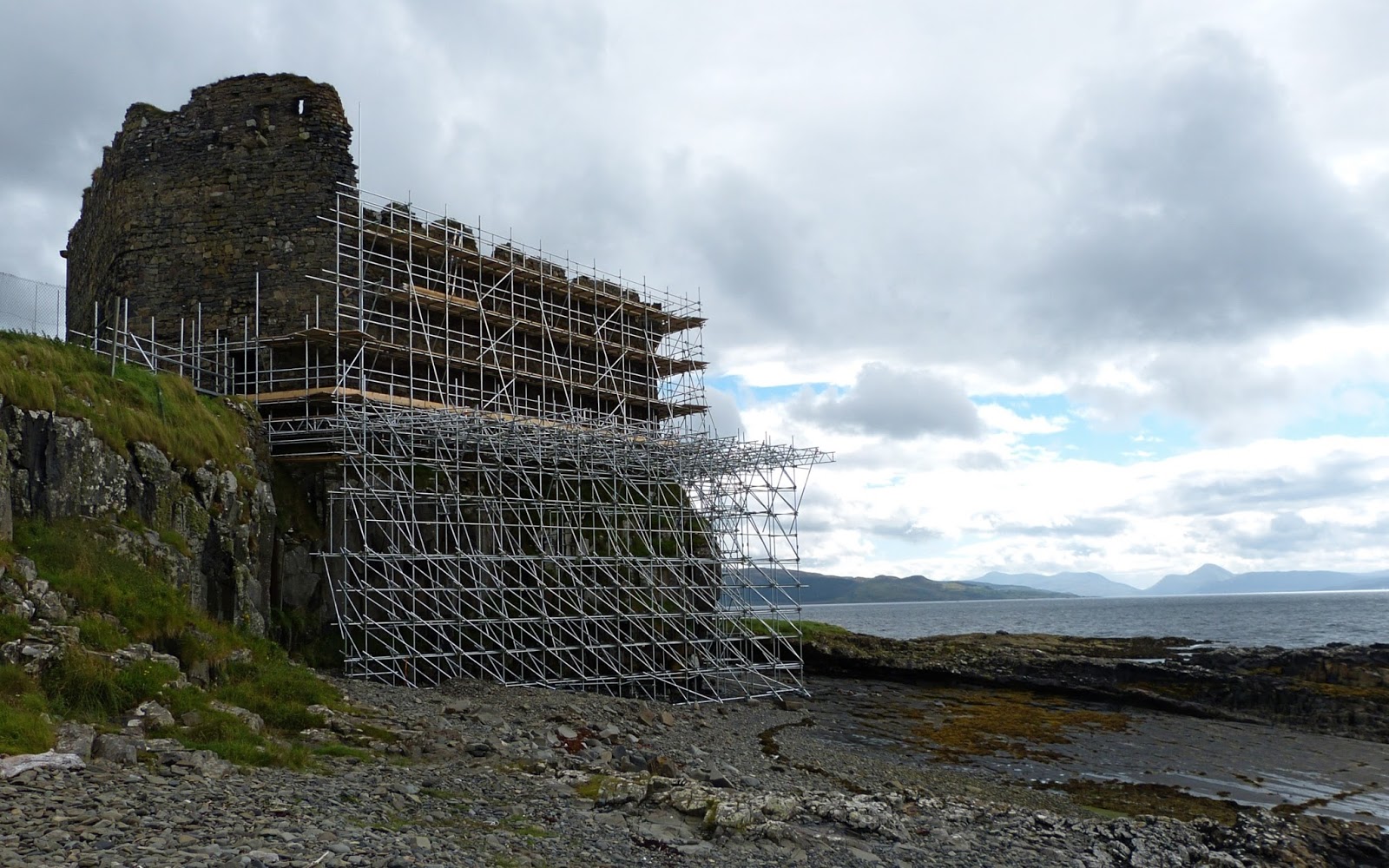 Mingary Castle: The Biggest Scaffolding Job in Scotland?