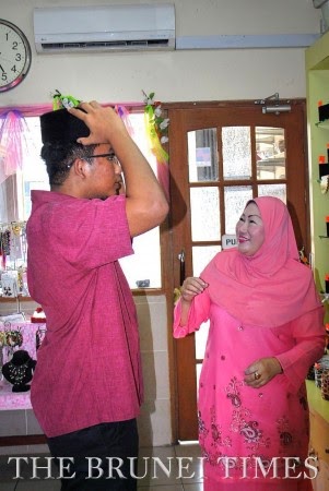 Making Songkok in Brunei