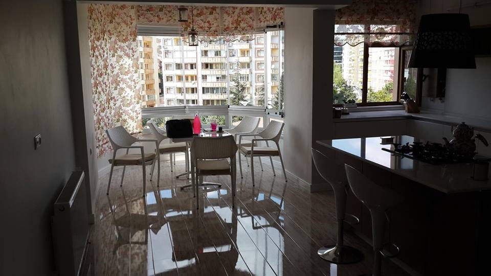 Elesgo Beyaz Parke: Highgloss Parlak Lake Laminat Parke Modelleri