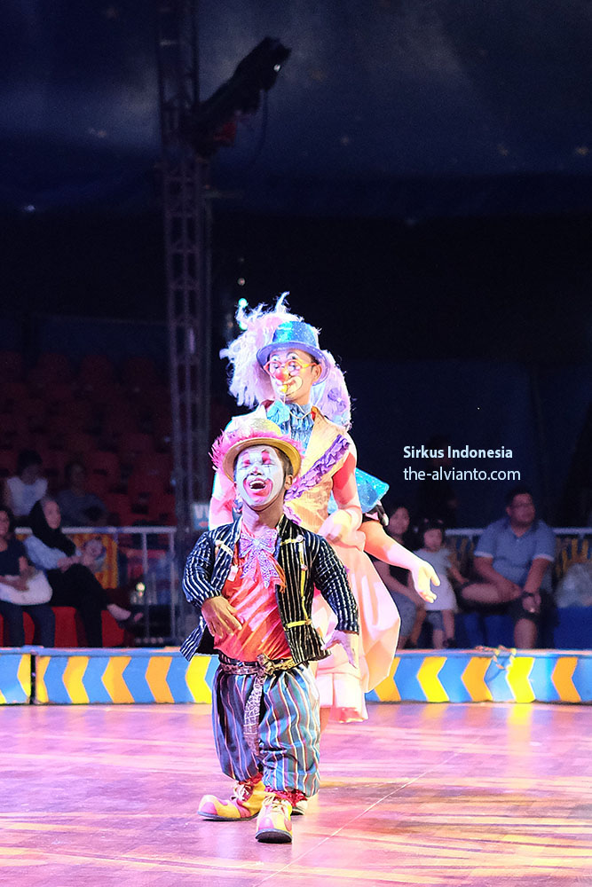 Nonton Sirkus Indonesia - FIFI ALVIANTO