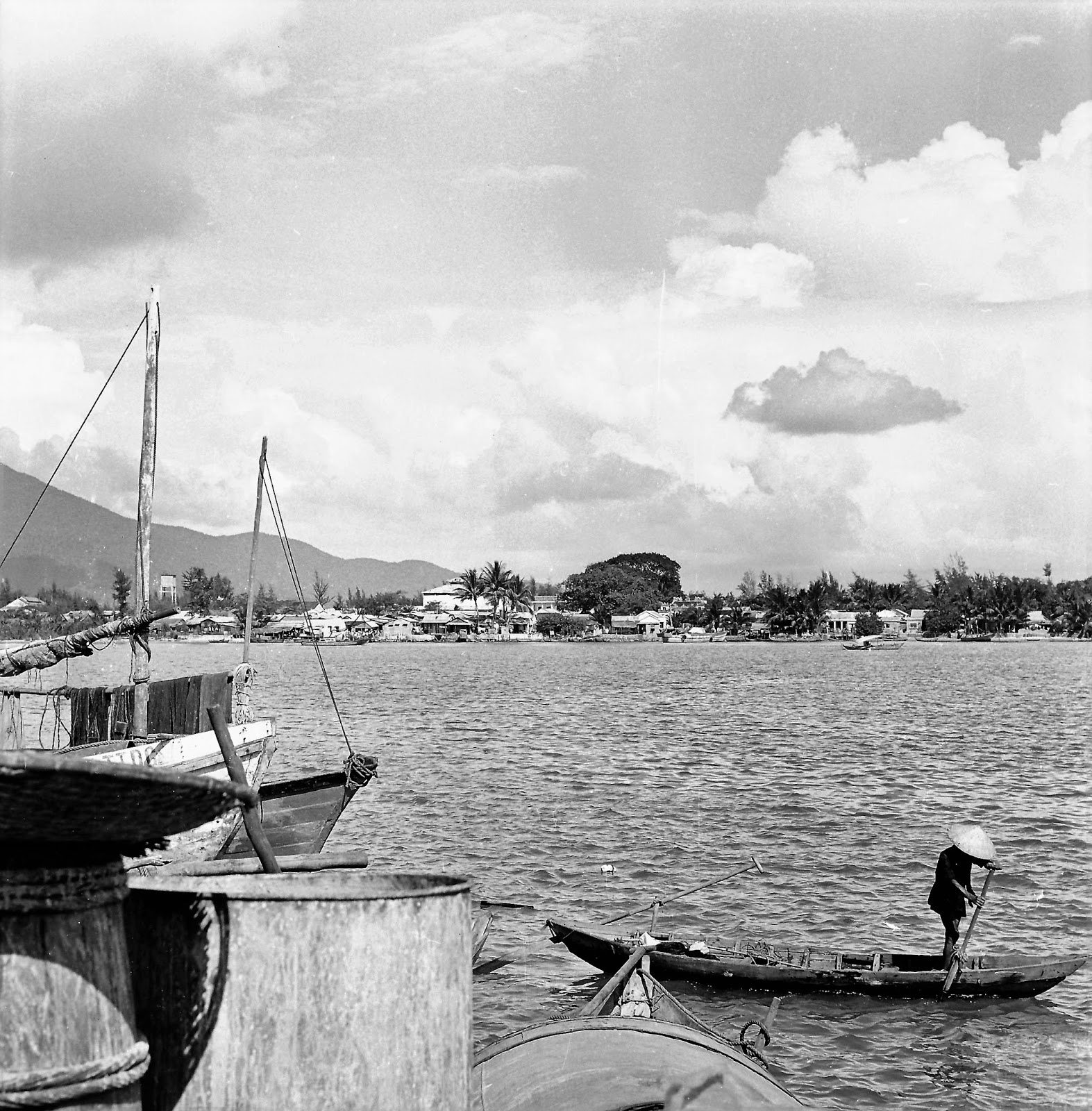 Da Nang Air Base: Jul 18th, More Vietnamese People