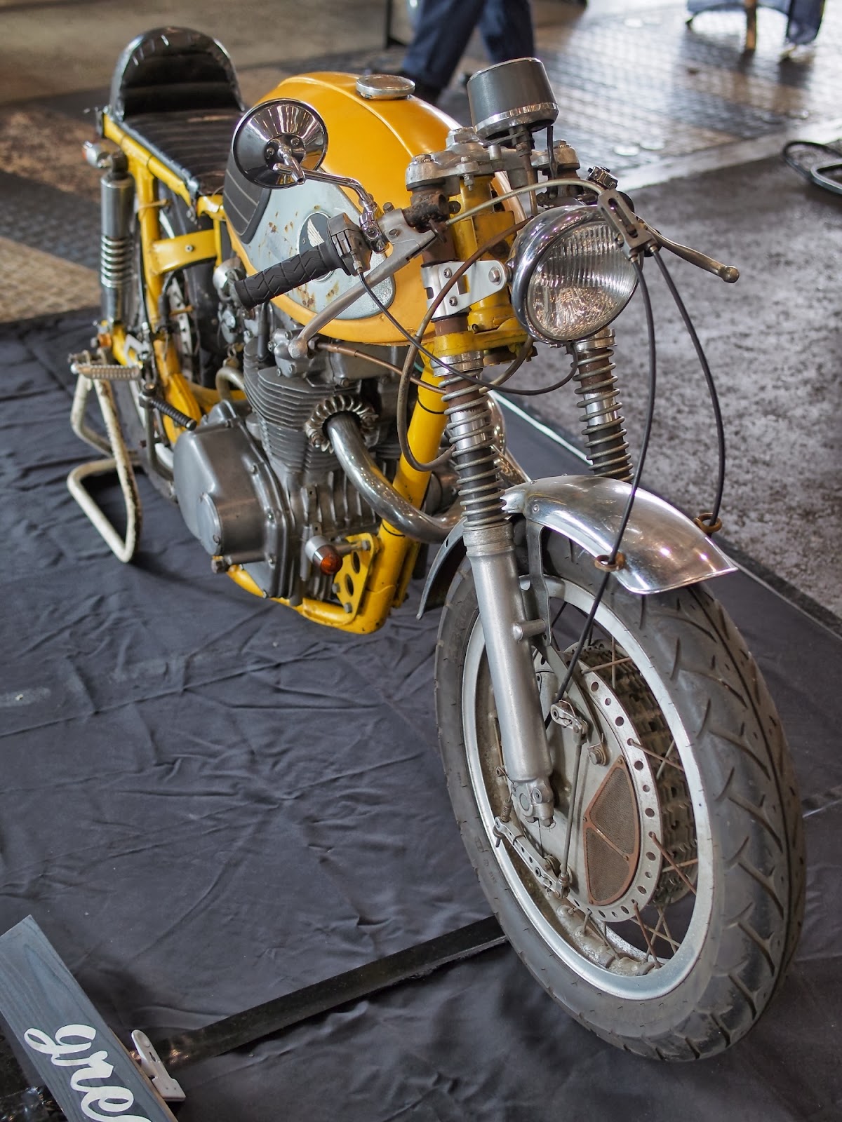 大神戸共榮圈: 2013 スピード&カスタムショー # 77 AERMACCHI HARLEY DAVIDSON RR250 など