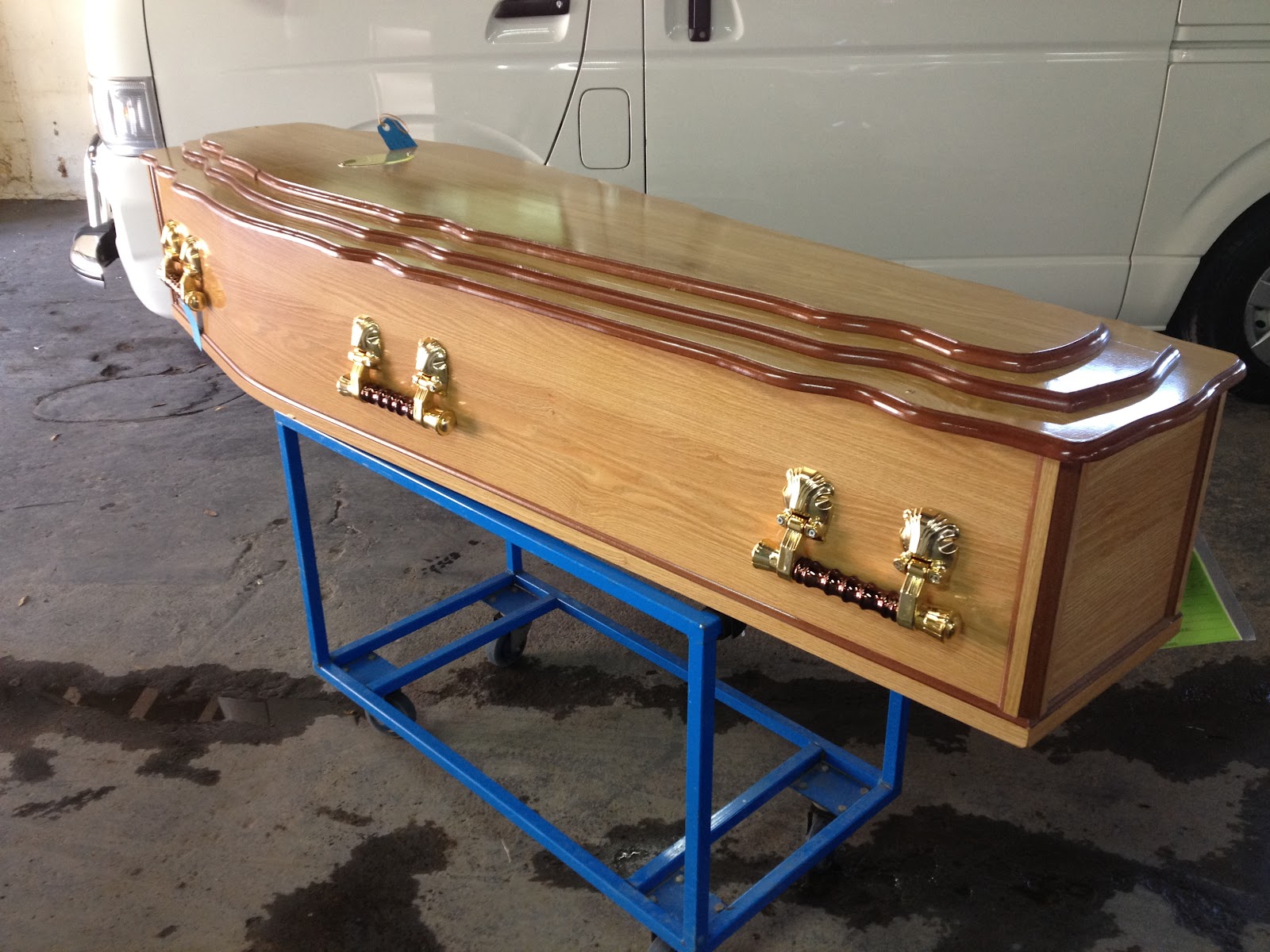 The Other Side Of Funerals: The Process - On the funeral