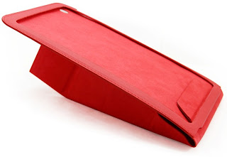 Designer cases for iPad iPhone.: Using the Oval Soft Case for iPhone 4/4s