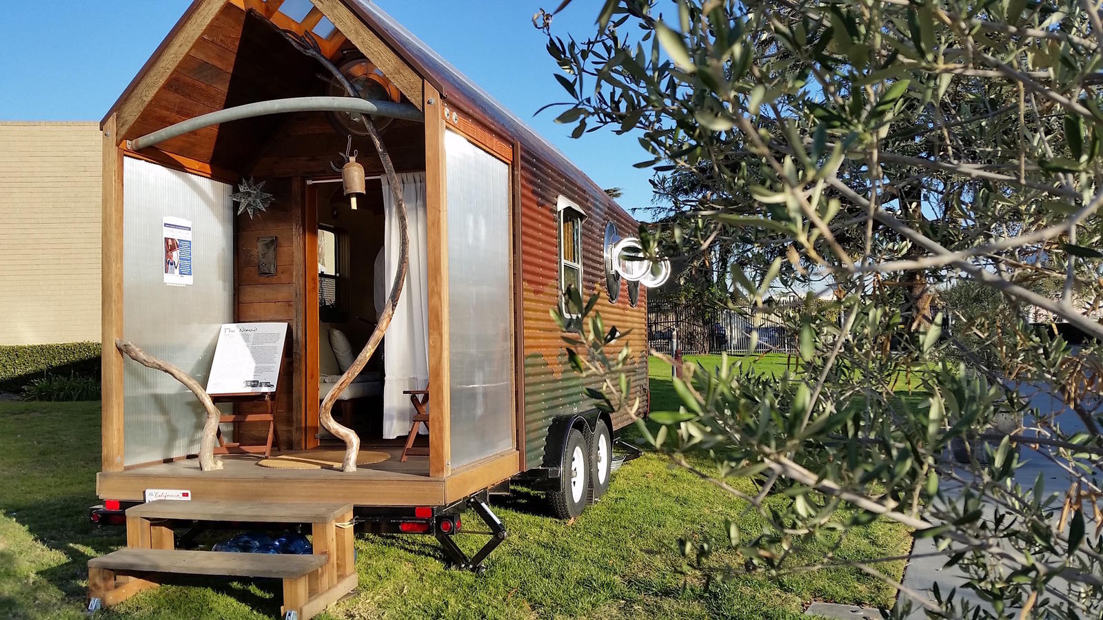 TINY HOUSE TOWN: The NOMAD Tiny House (100 Sq Ft)
