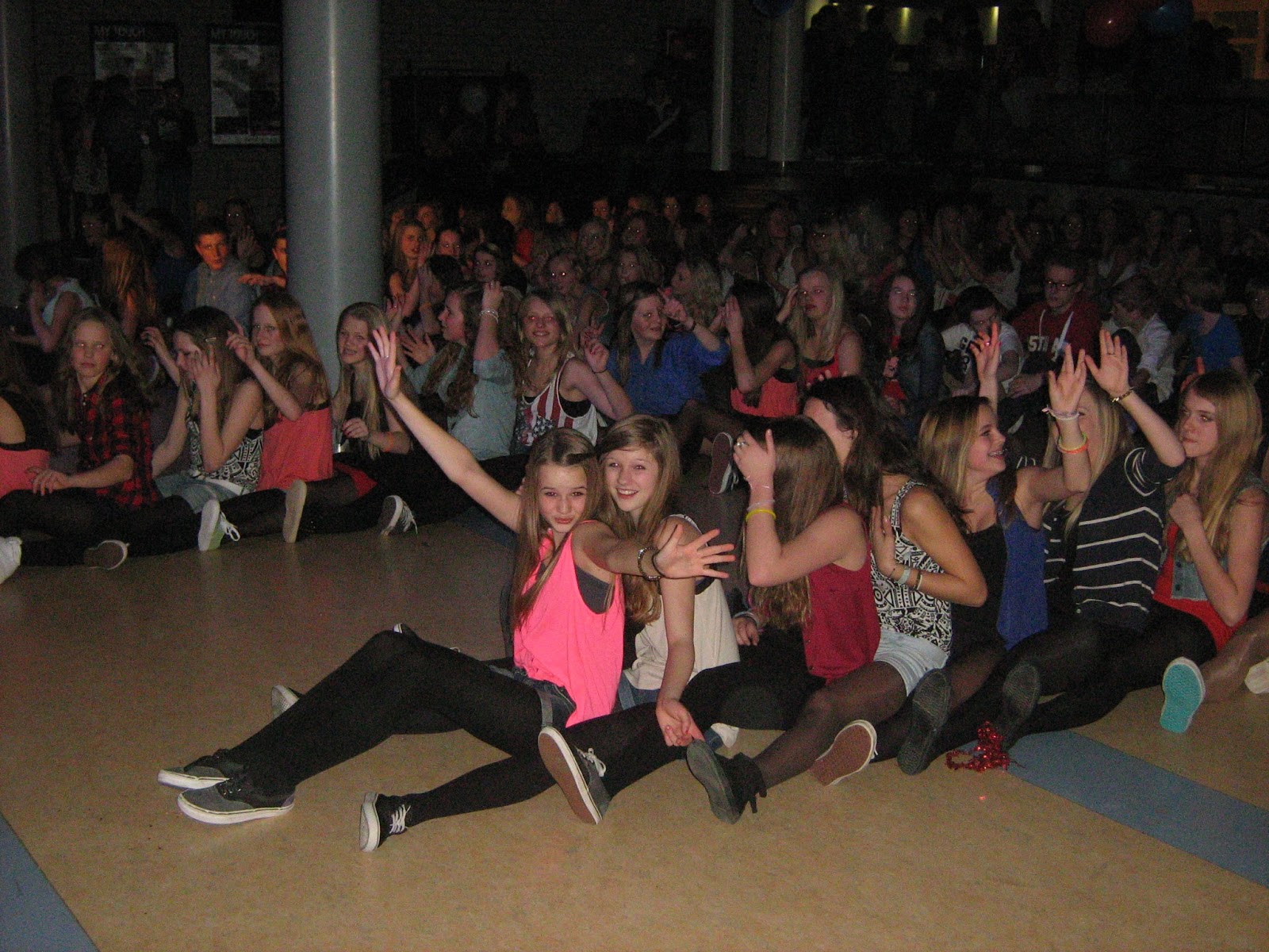 Mariënburg Onderbouw: Foto's schoolfeest "Red & Blue"