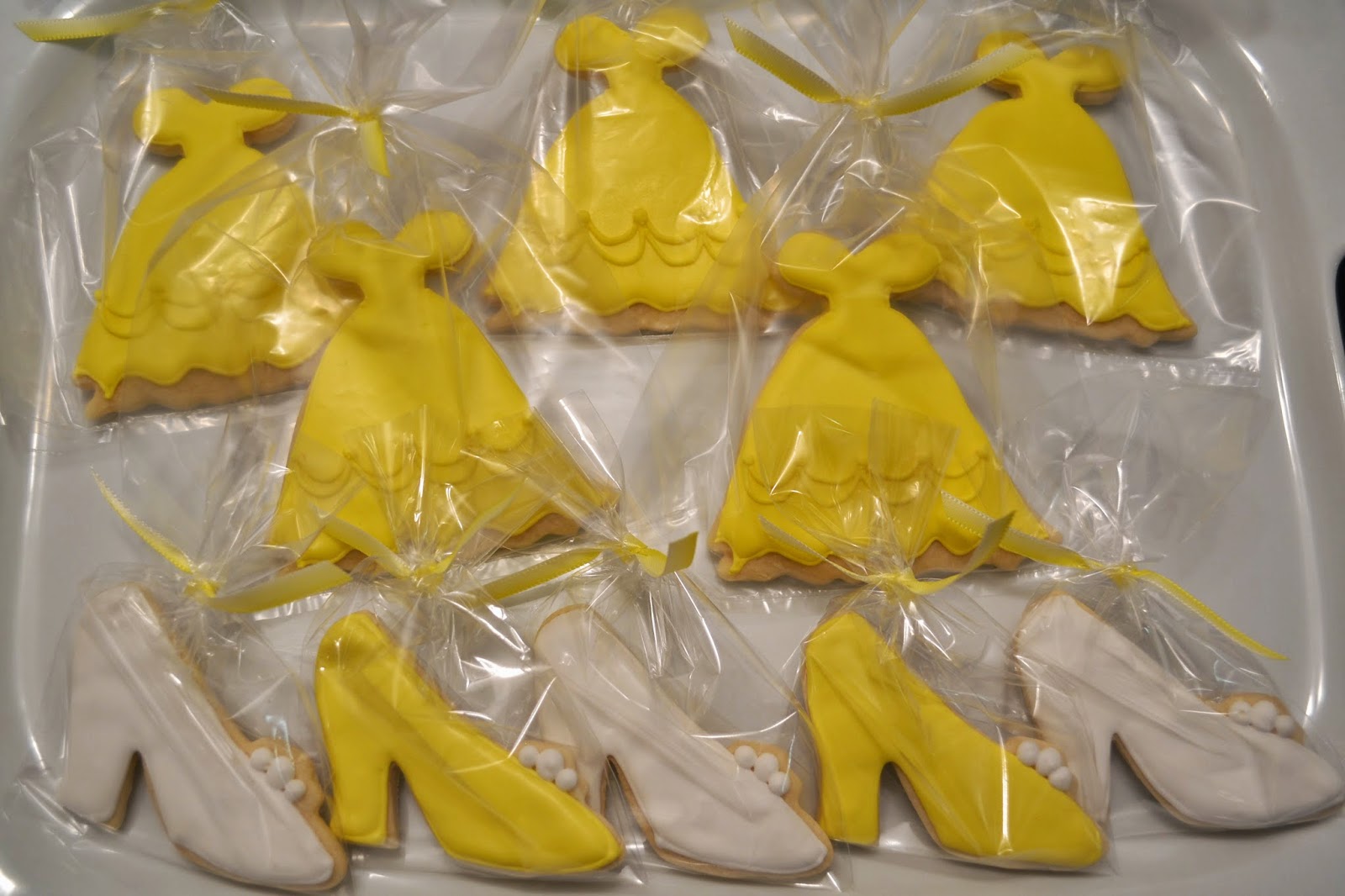 The Cutest Little Cakes by Celeste: Princess Belle Cookies and Tutorial