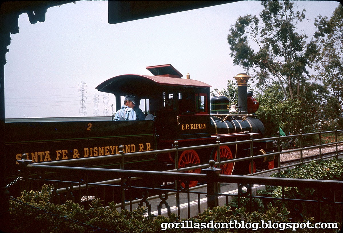 GORILLAS DON'T BLOG: Disneyland Locomotives, June 1963 GORILLAS DON'T BLOG: Disneyland Locomotives, June 1963
