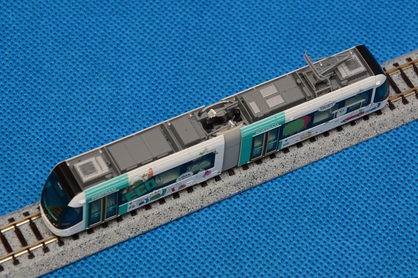 My Miniature Worlds: Kato Portram 14-801-8, N-Scale TLR0605 Tram