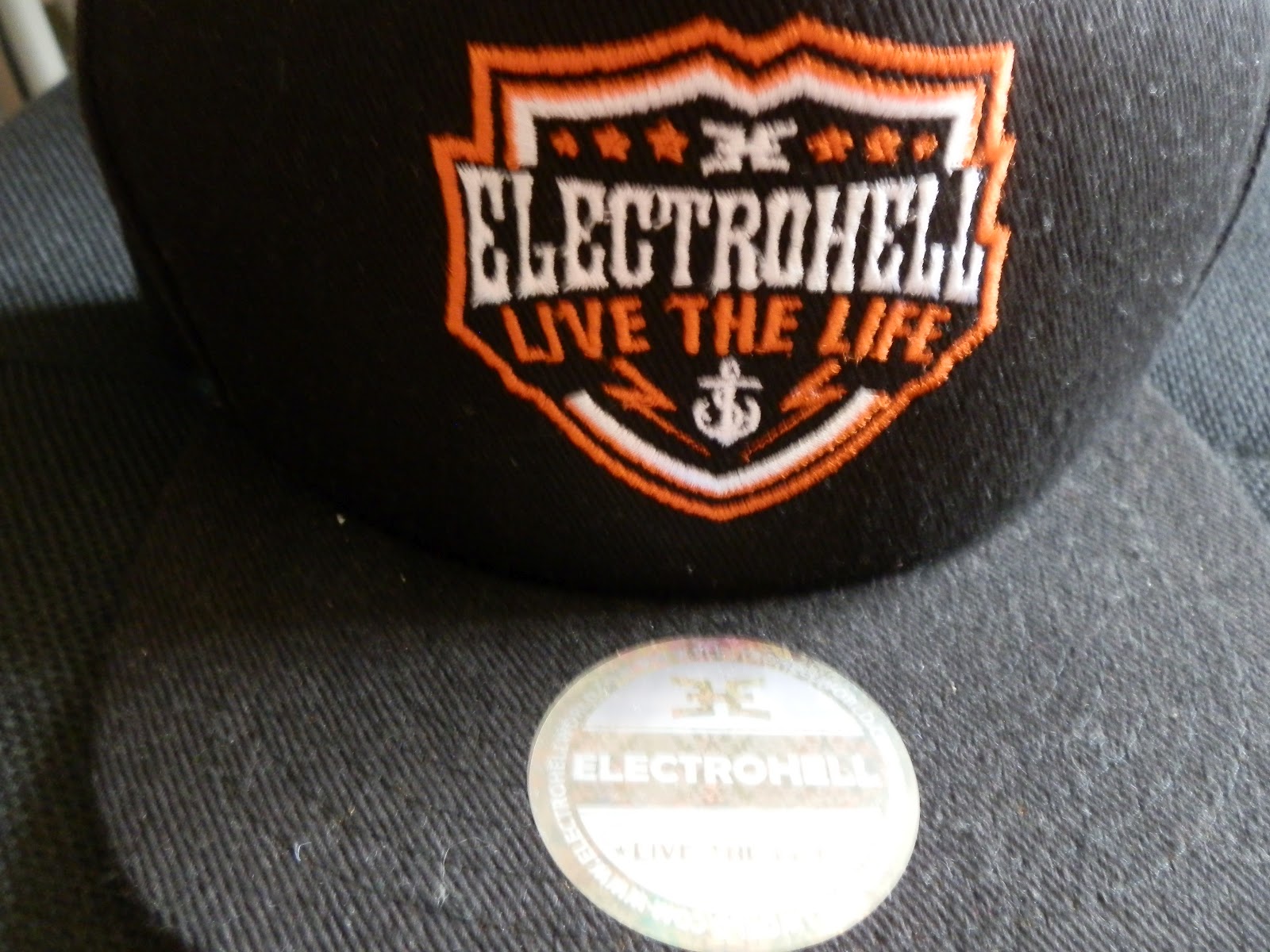 JunkiesGoods!: Electrohell Snapback - Live the Life (sold!)