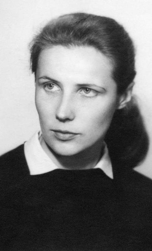 LIRYKA, LIRYKA...: Przez pierwsze lata - Agnieszka Osiecka