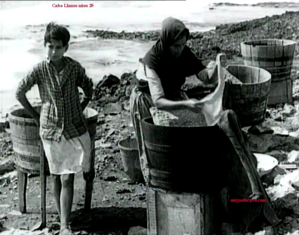 RECUERDOS DEL PASADO: LAS LAVANDERAS Y LOS LAVADEROS COMUNALES