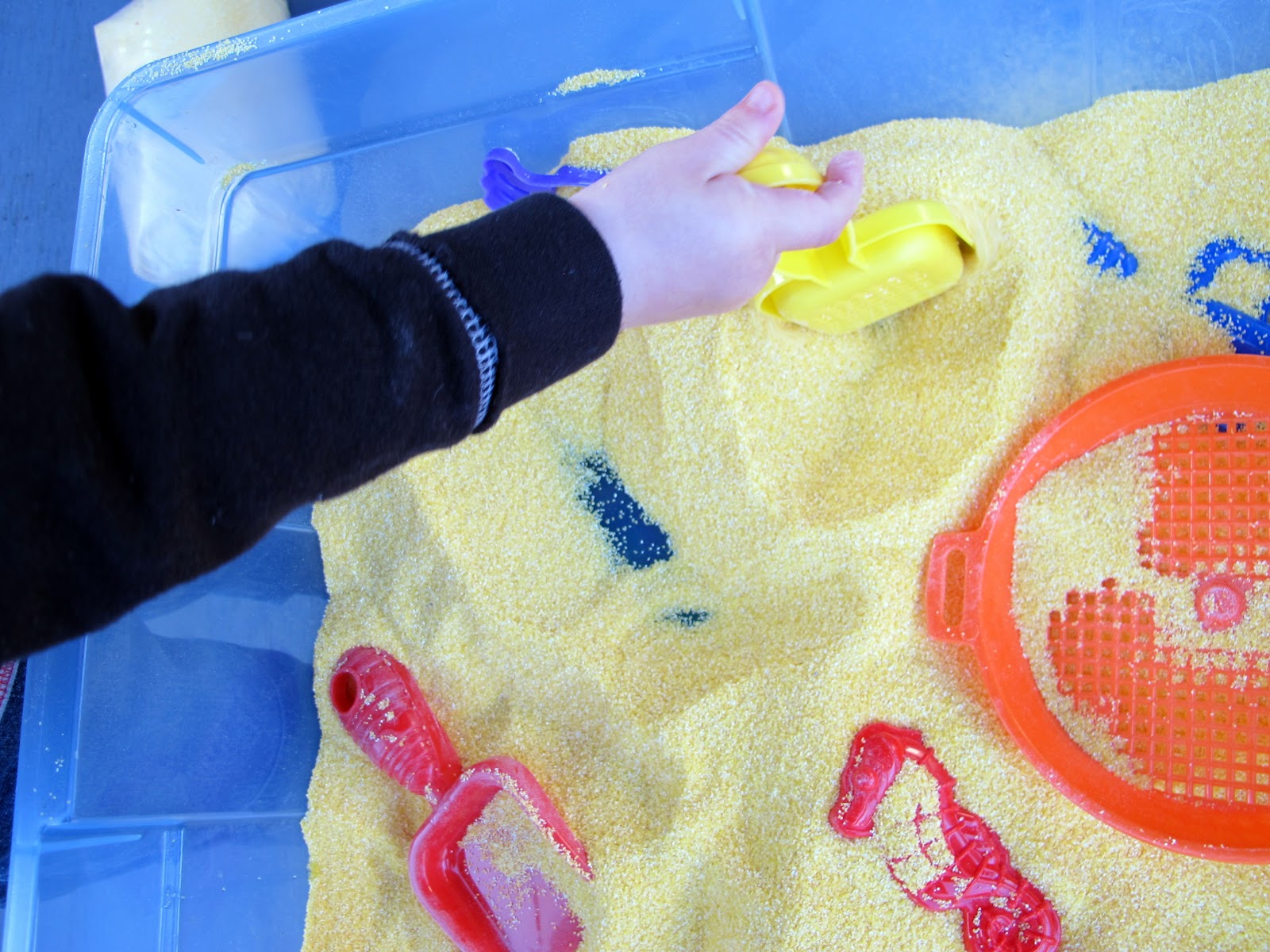 Spokesmama: DIY Sand Table for Under $5